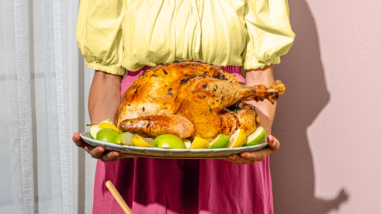 Friendsgiving Ideas: 11 Tips for Stress-Free Party Hosting
