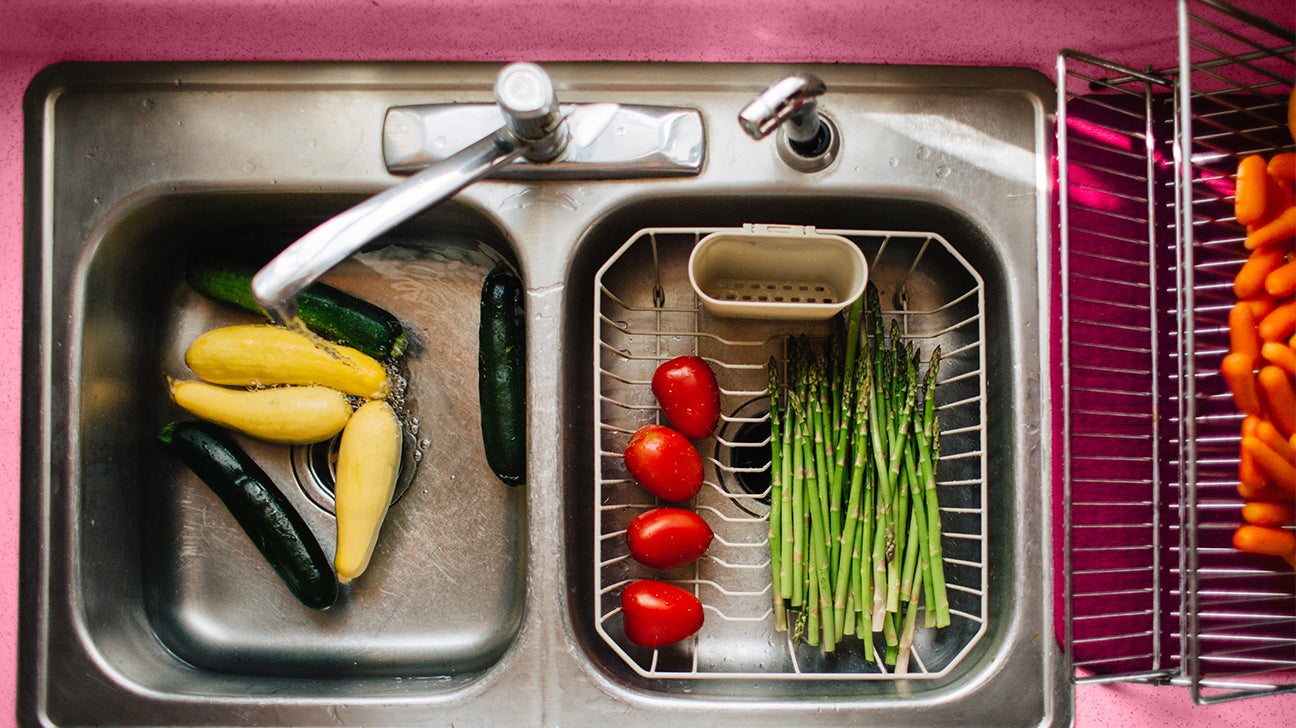 How to Wash Fruits and Vegetables: Methods & Effectiveness