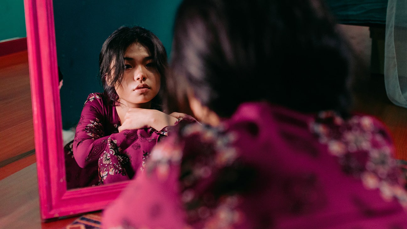 Body Image Issues: Treatments, Causes, and Symptoms