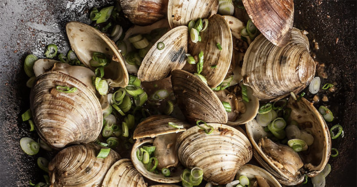 Stir-Fried Clams with Spicy Bean Sauce
